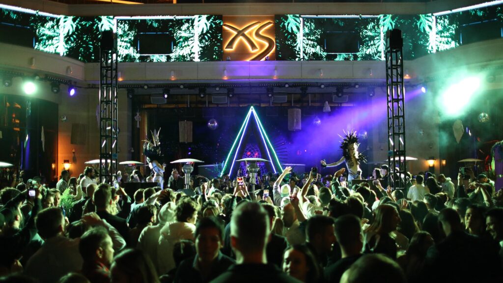 XS Night Swim, the Original Las Vegas Nighttime Pool Party Returns to ...