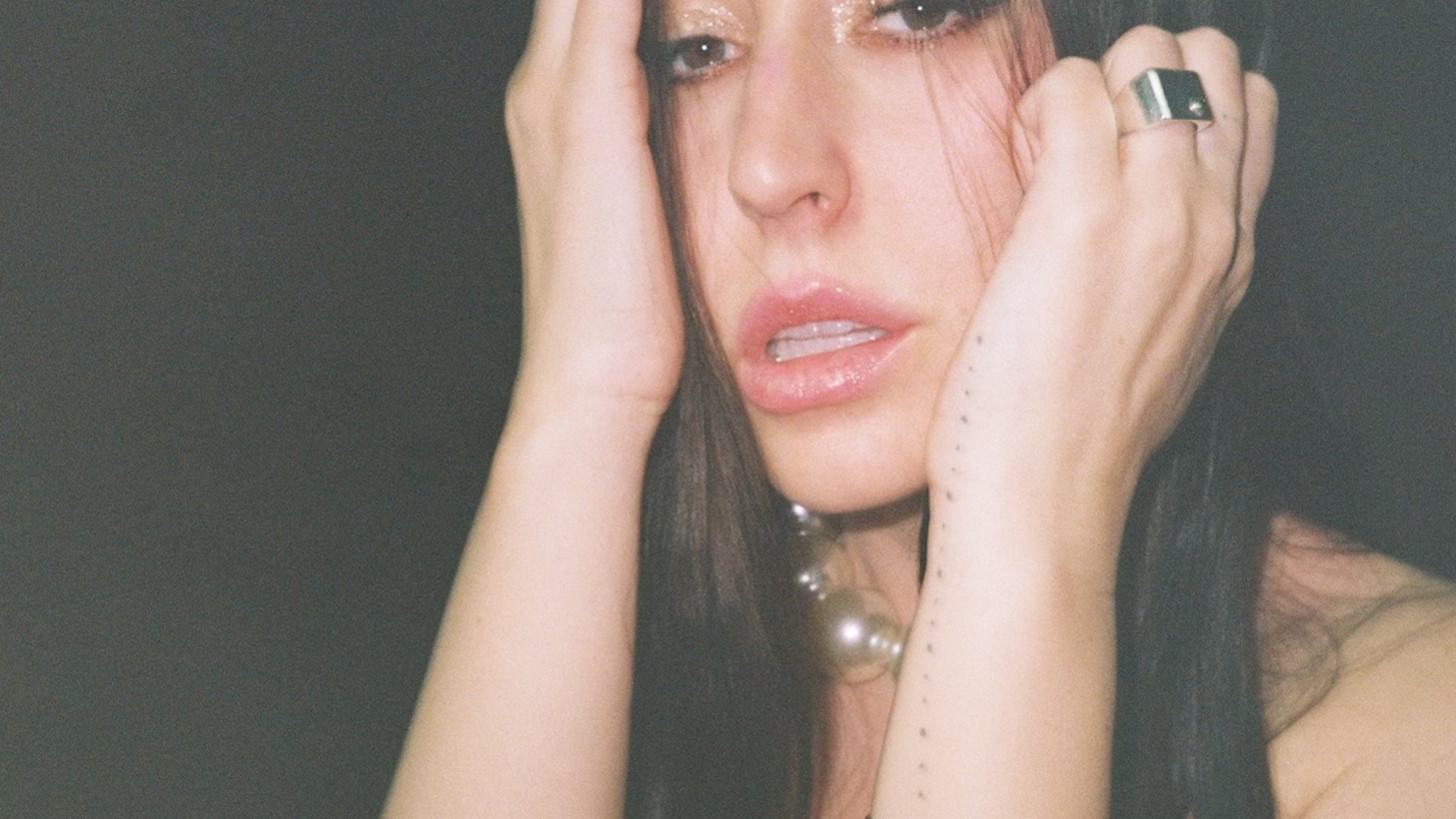 Elohim Tells All on New Album, ‘Power of Panic’ — DJ LIFE Magazine