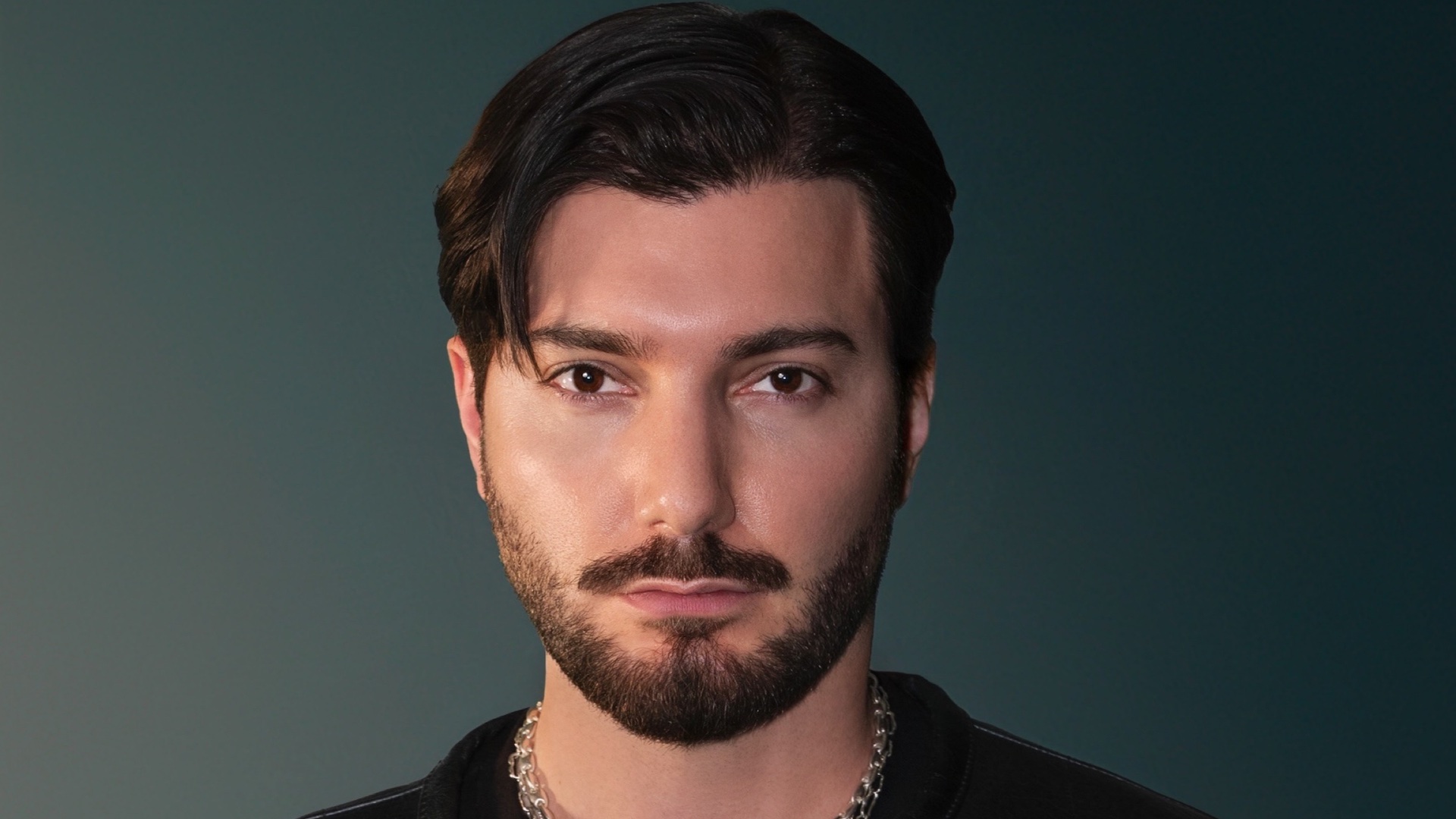 Alesso Kicks Off ‘26 with Stadium-Scale Pendulum Collab, “FADE” — DJ ...