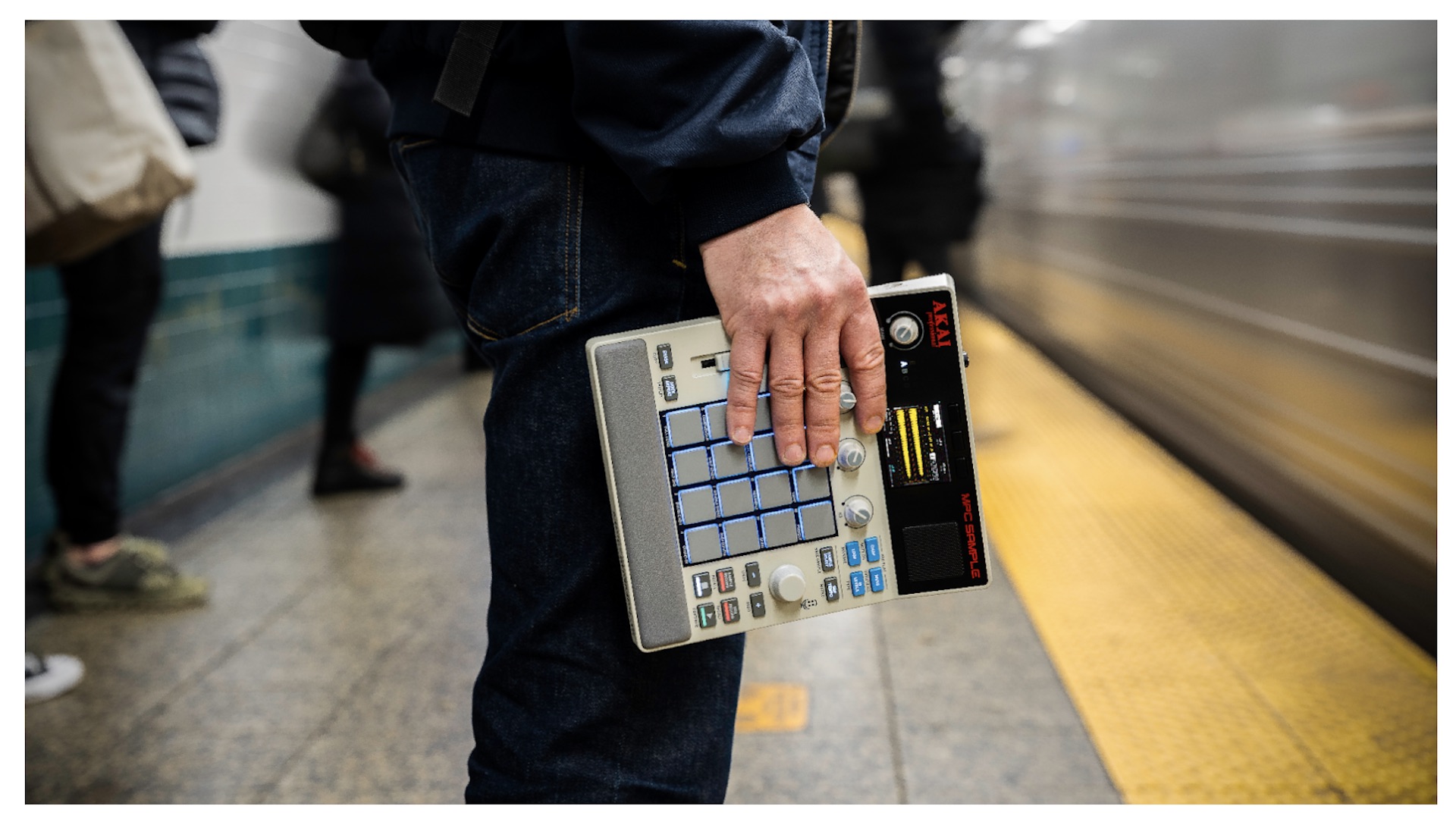 Akai Professional MPC Sample: Beatmaking Enters a Portable New Era — DJ ...